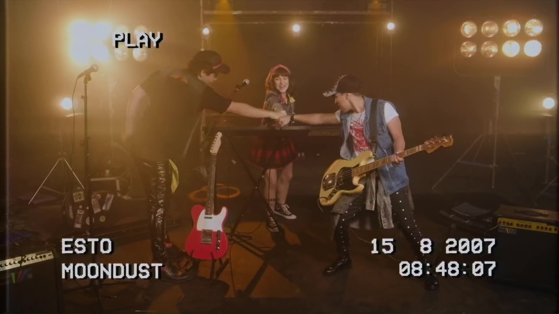 BIA: Esto, Letra y Video de la cancion de Moondust | Teen Serie | Tu ...